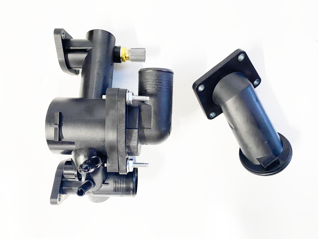 X350 XJ V8 OUTLET PIPE WITH THERMOSTAT - AJ89485 - Jaguar Spares North East